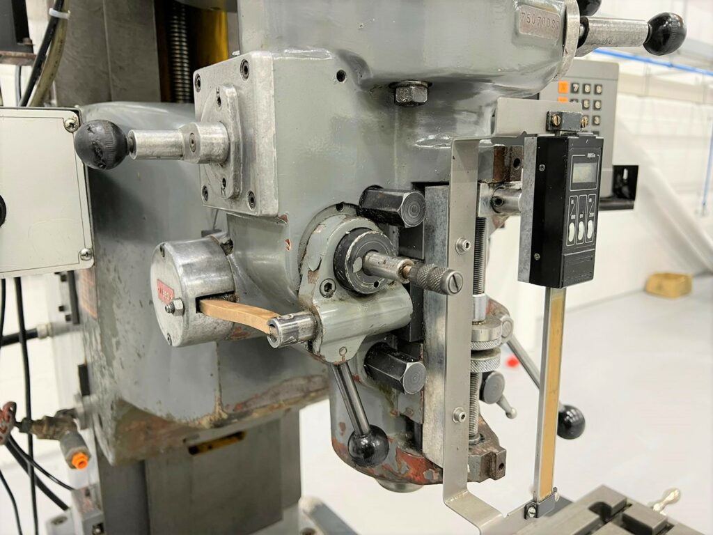 SEMCO LC-50RS Milling Machine with Heidenhain DRO - GM Machinery