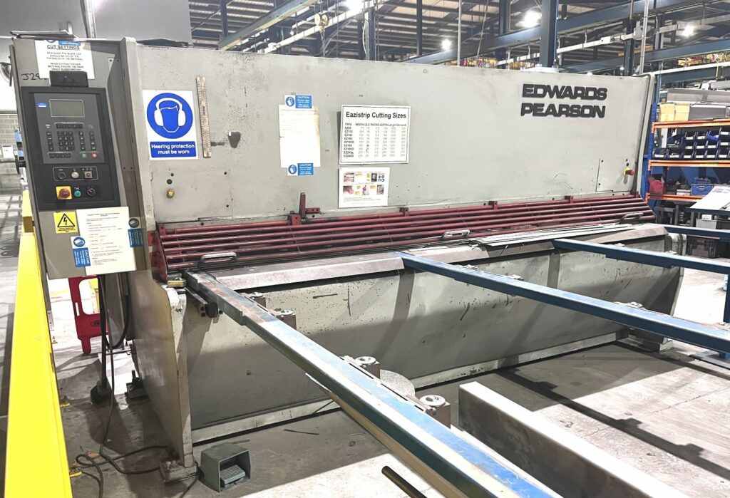 EDWARDS PEARSON Model V13/3000 Hydraulic Guillotine with Cybelec DNC60 ...